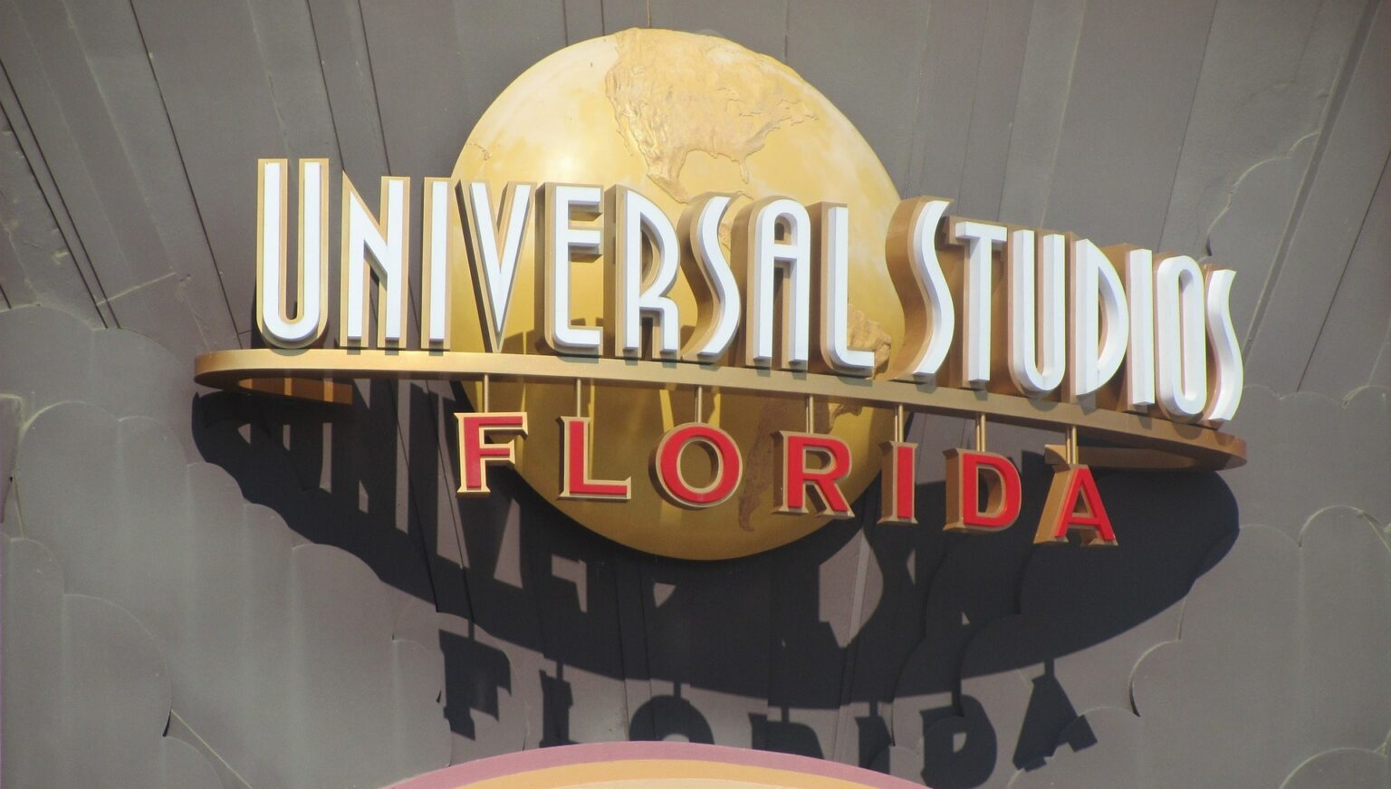 The Best Universal Studios Lanyards (& why you need one!)
