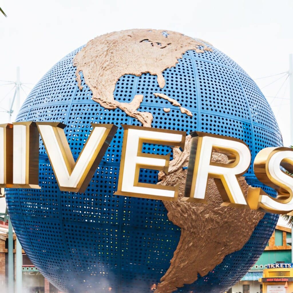 The Best Universal Studios Lanyards (& why you need one!)